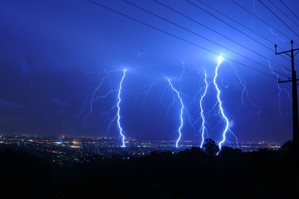 Violento flash storm manda in tilt le linee telefoniche, disagi per i ...