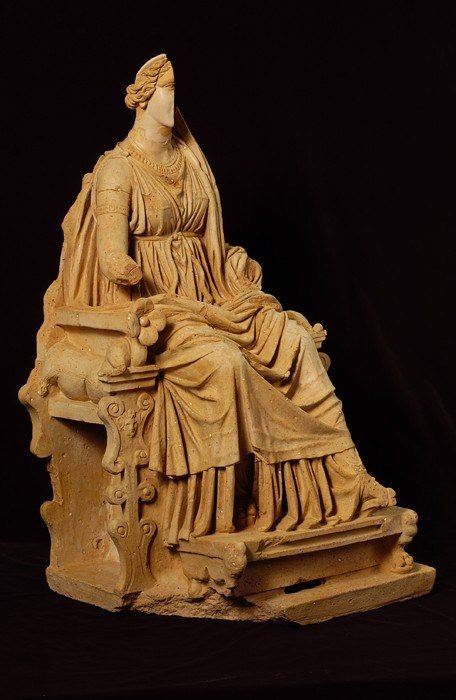 Le Dee del bosco di Angitia e visita guidata ad Anxa a Luco dei Marsi ...