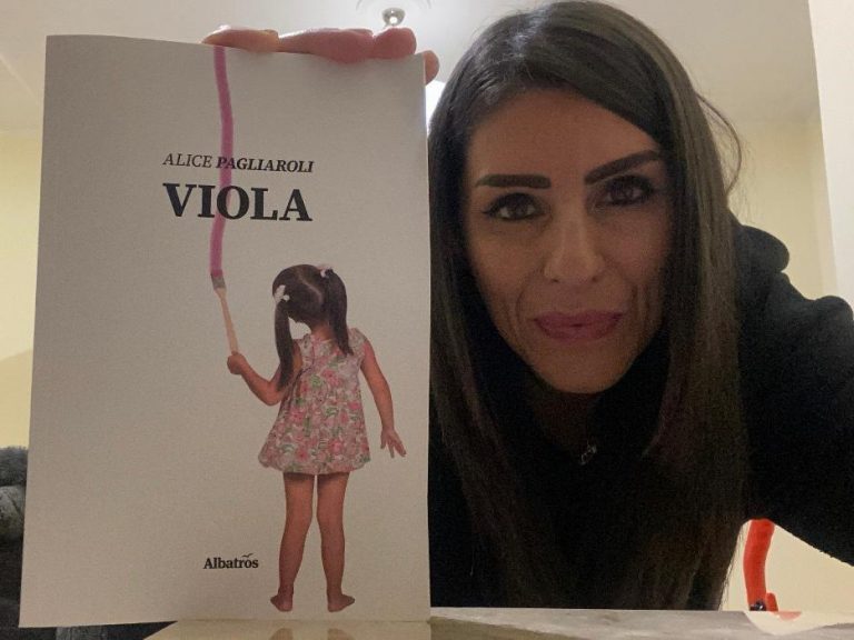 Il mobbing raccontato attraverso la storia di Giulia, giovane giornalista protagonista del ...