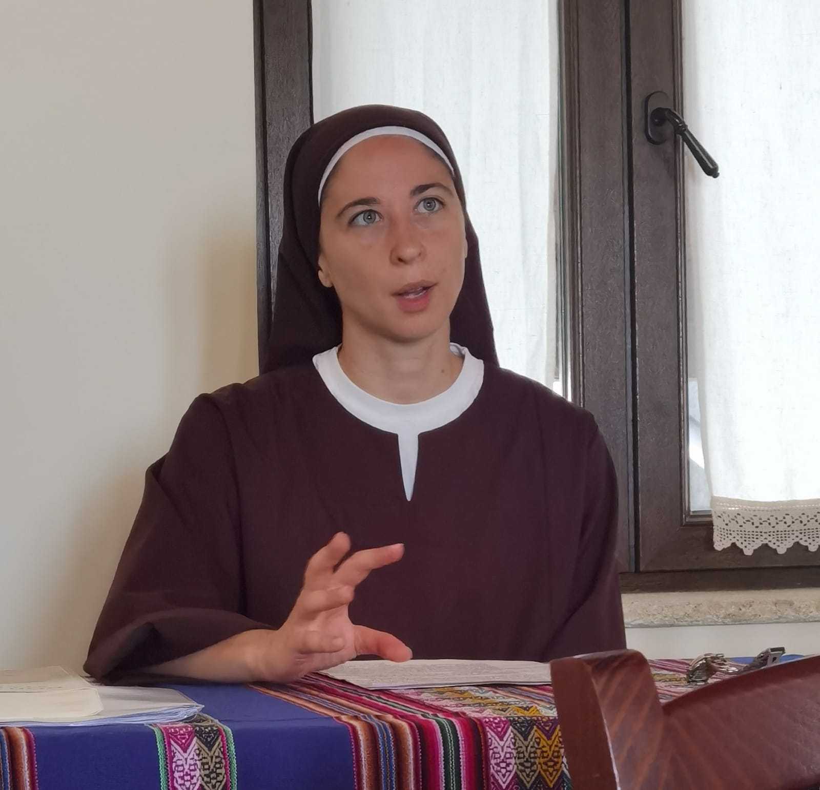 Una nuova vita in Cristo: suor Claudia Capone pronuncia i voti solenni ...